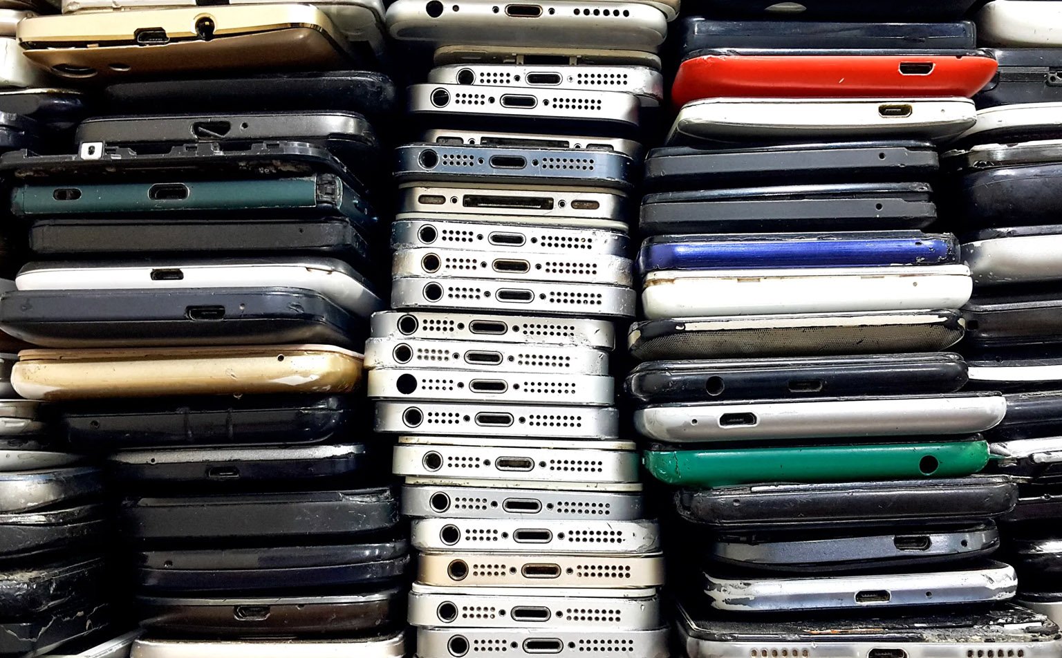 Should You Buy a Refurbished Phone? (Pros & Cons)